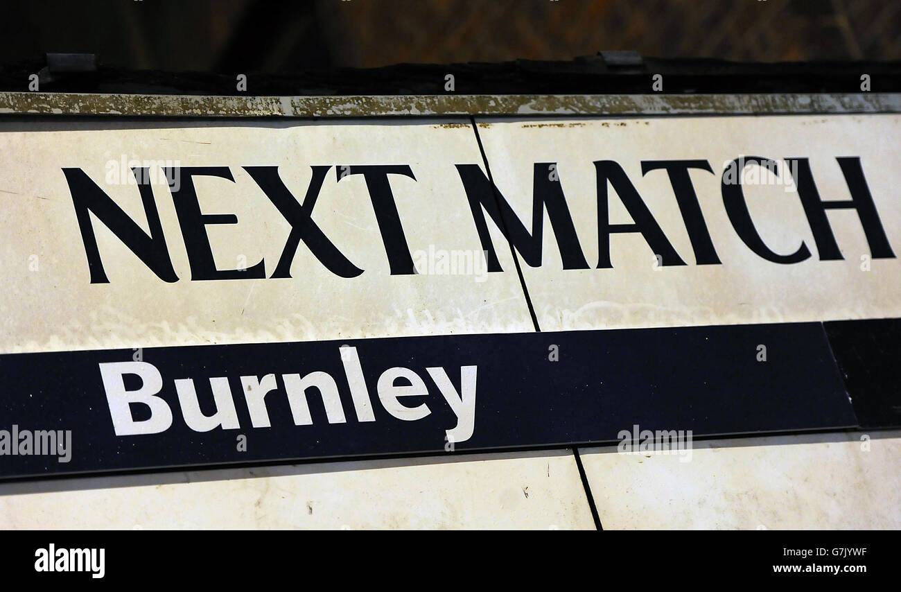 Signage white hart lane hi-res stock photography and images - Alamy