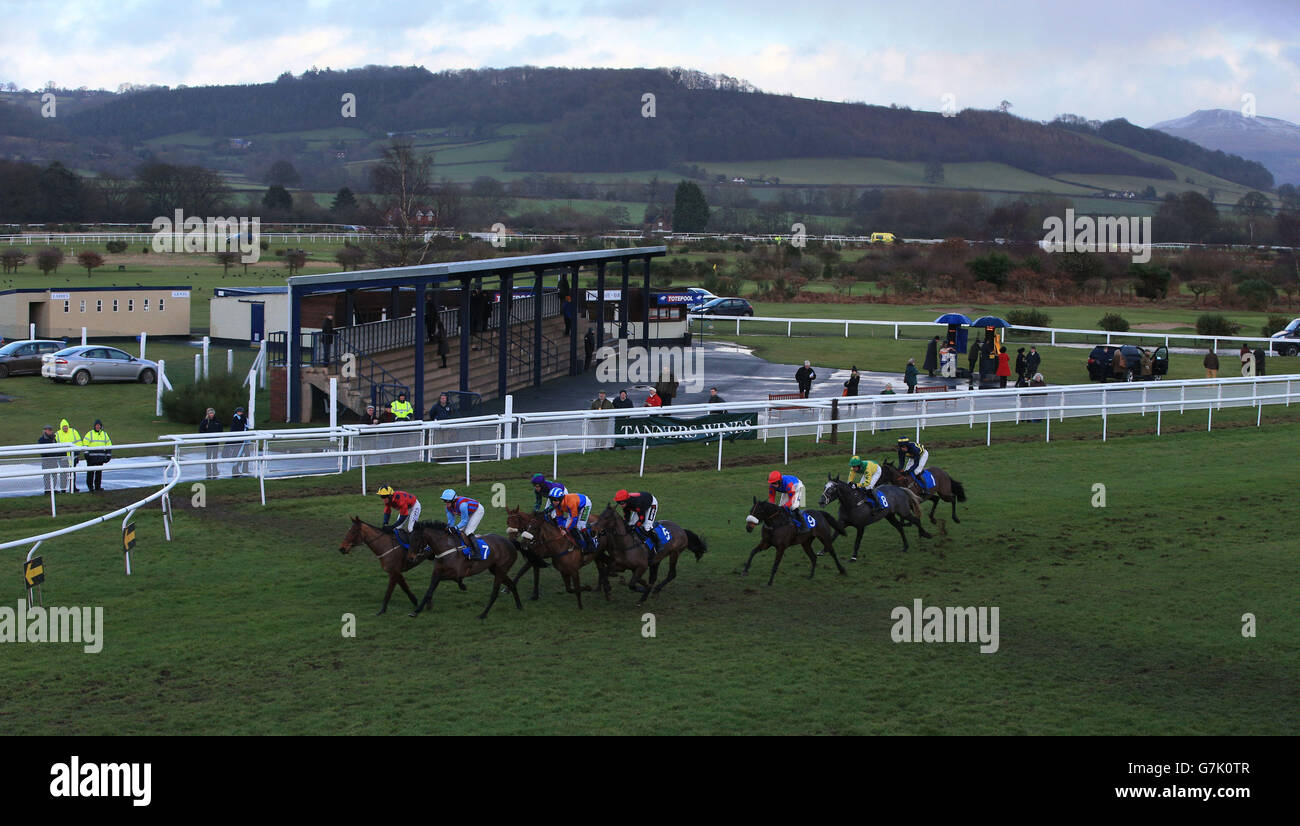 Ludlow racecourse hi-res stock photography and images - Alamy