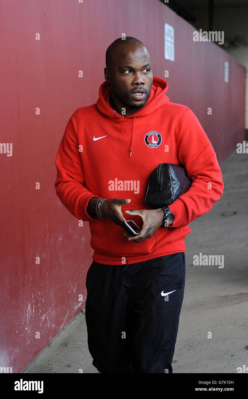 Charlton Athletic's Andre Bikey arrives at Vicarage Road Stock Photo ...