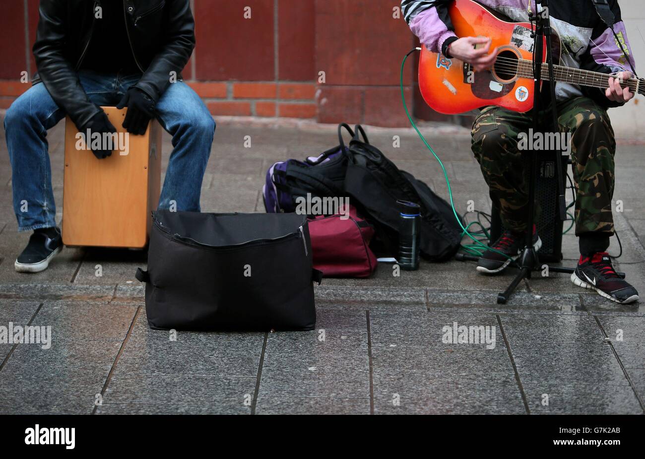 Busking on grafton street hi-res stock photography and images - Alamy