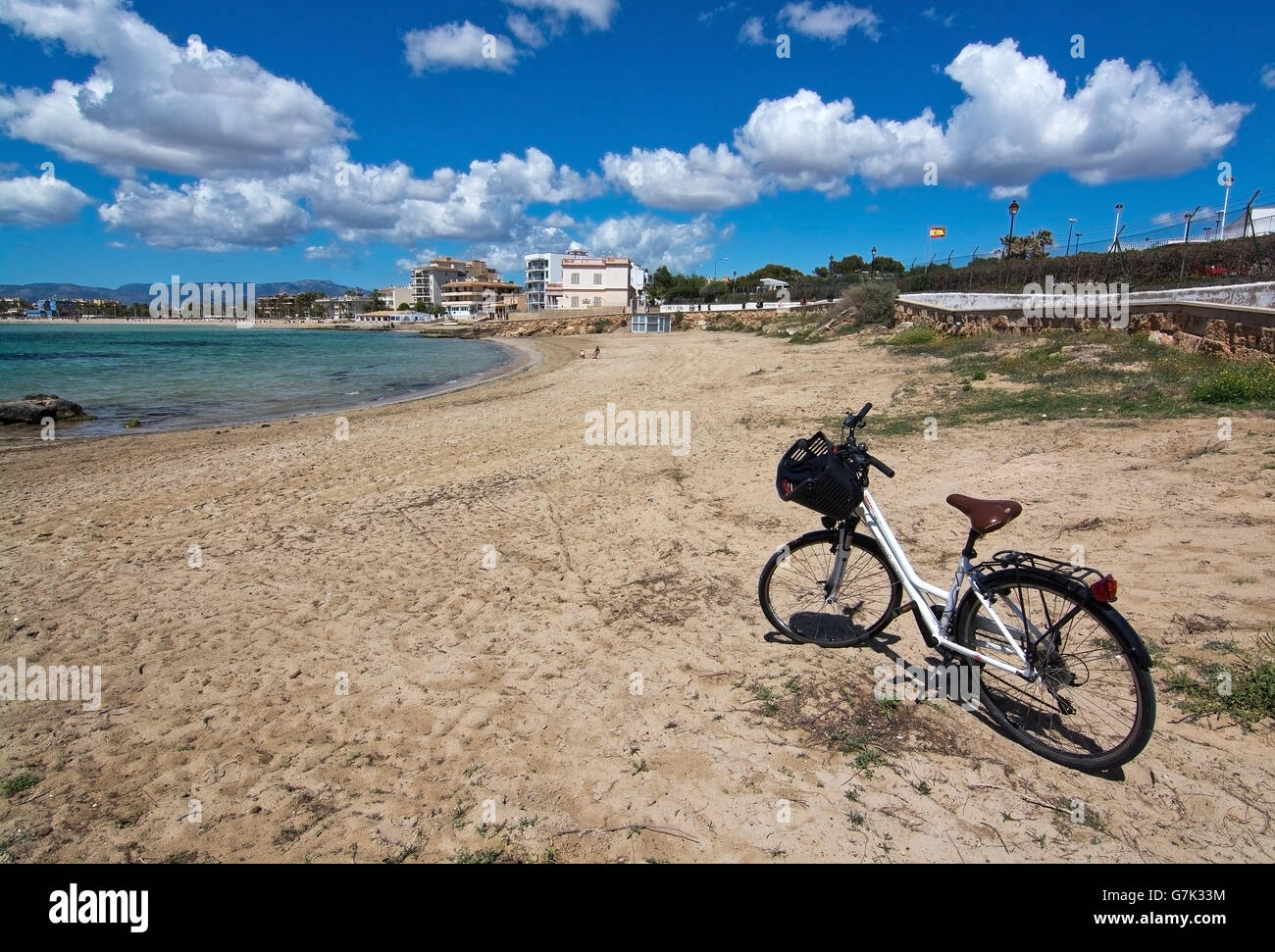 Bicycle parked near the beach hi-res stock photography and images - Alamy