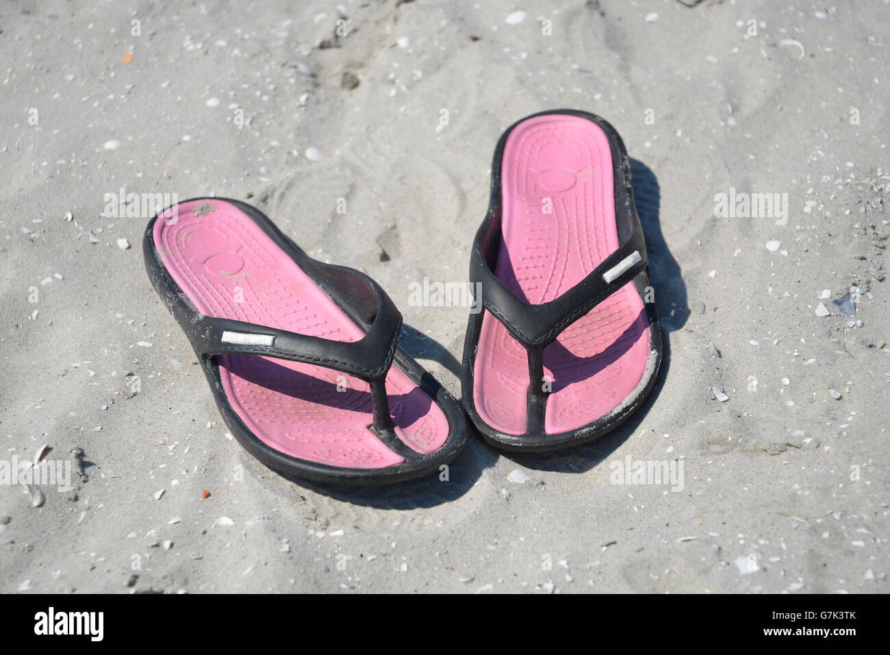 Feet in pink flip flops hi-res stock photography and images - Alamy