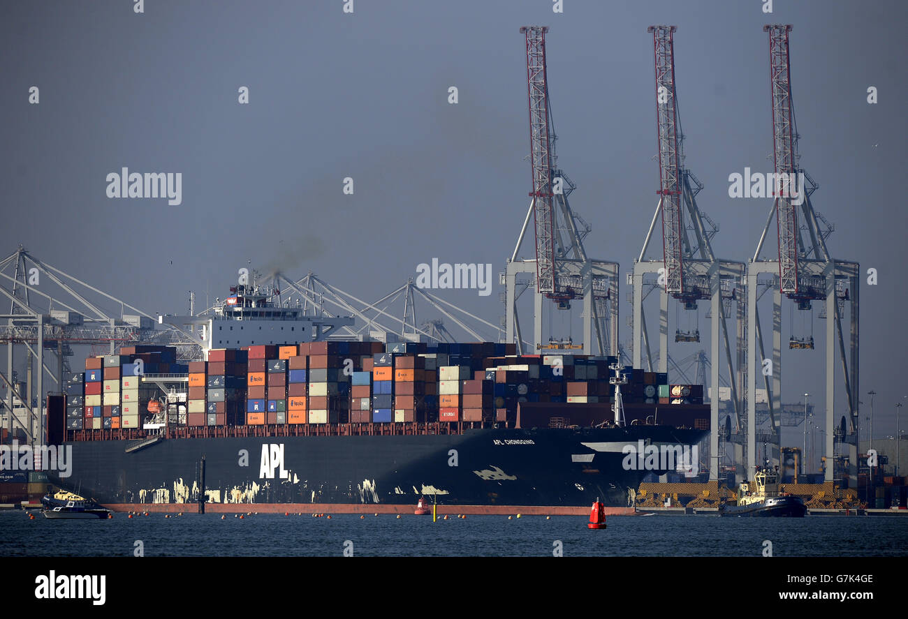 APL (American President Line) container ship Chongqing is towed by a ...