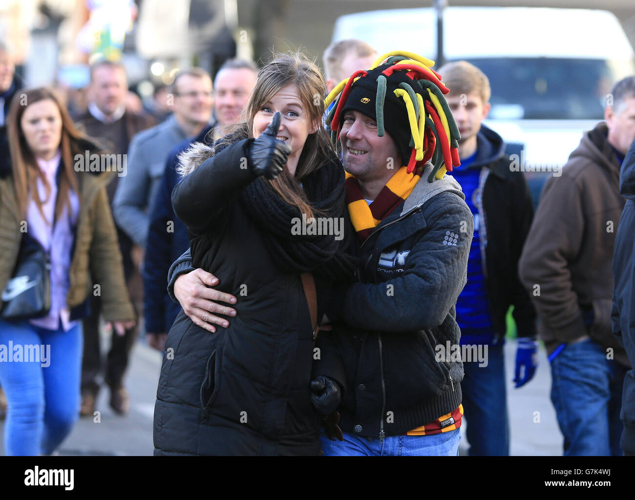 Football thumbs up dreadlock dreads dread hat hi-res stock photography ...