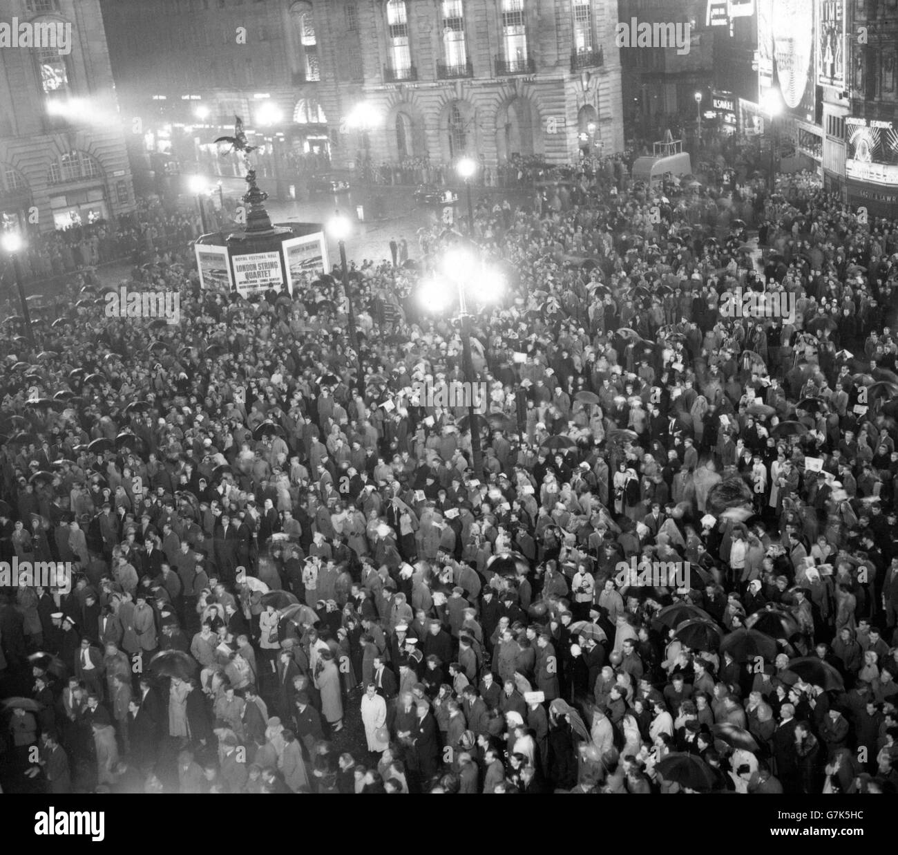 Aerial london 1950s hi-res stock photography and images - Alamy