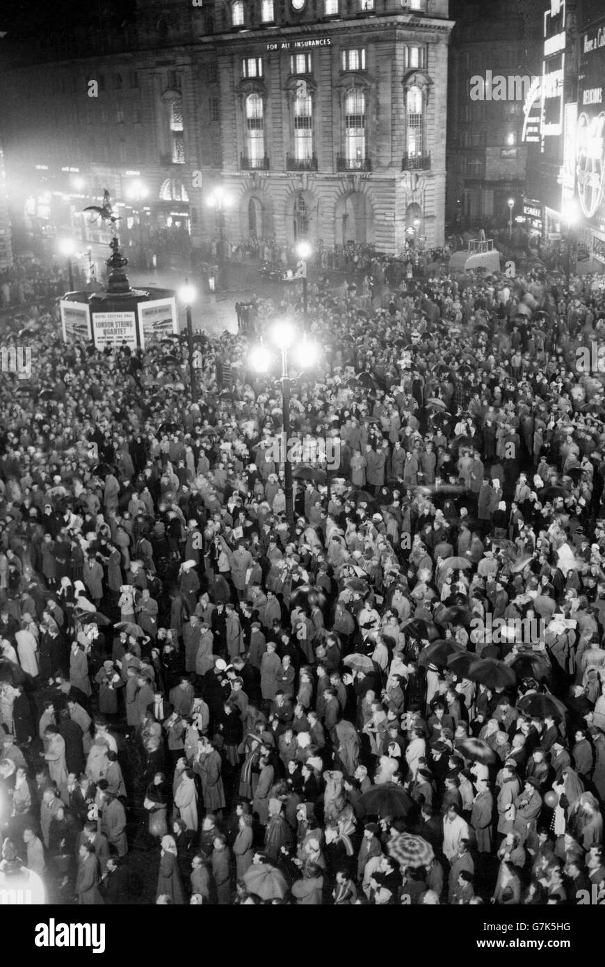 Politics - General Election 1955 - Piccadilly Circus, London Stock ...