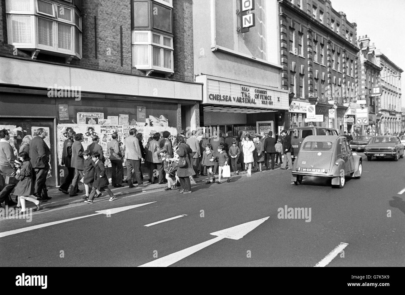 Chelsea stamford bridge fans Black and White Stock Photos & Images - Alamy