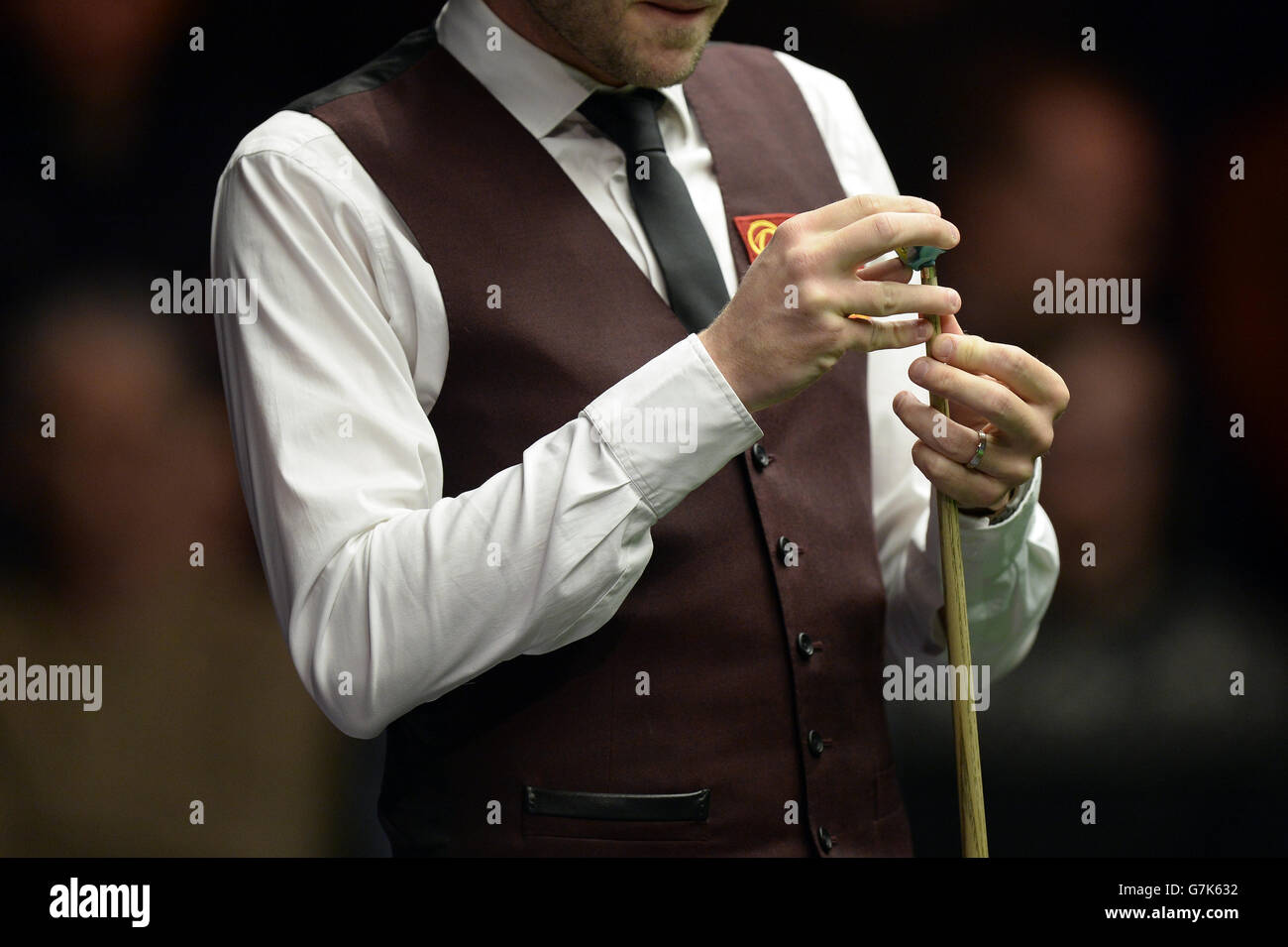 Chalking snooker cue hi-res stock photography and images - Alamy