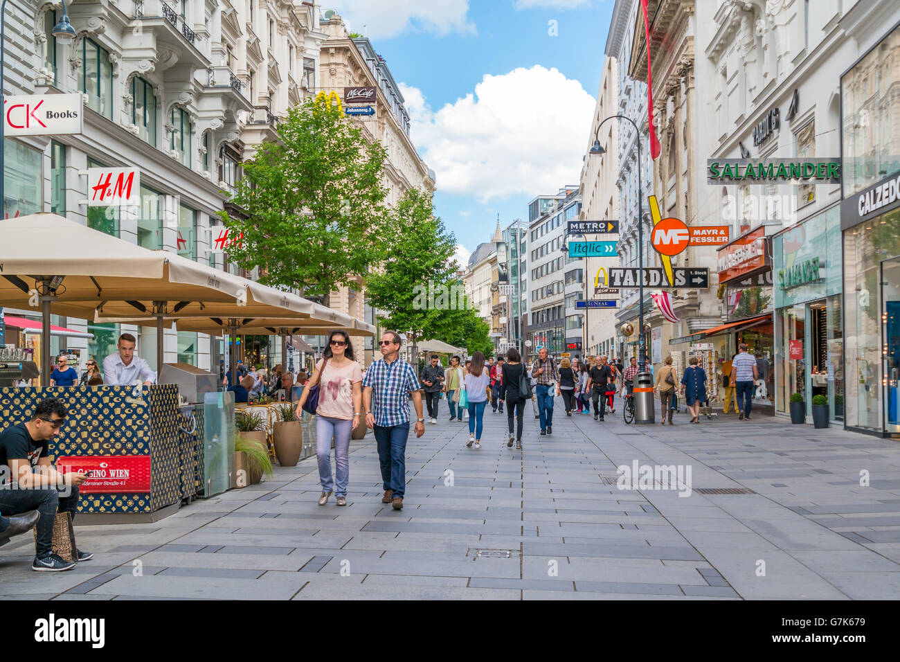 Vienna shopping area hi-res stock photography and images - Alamy