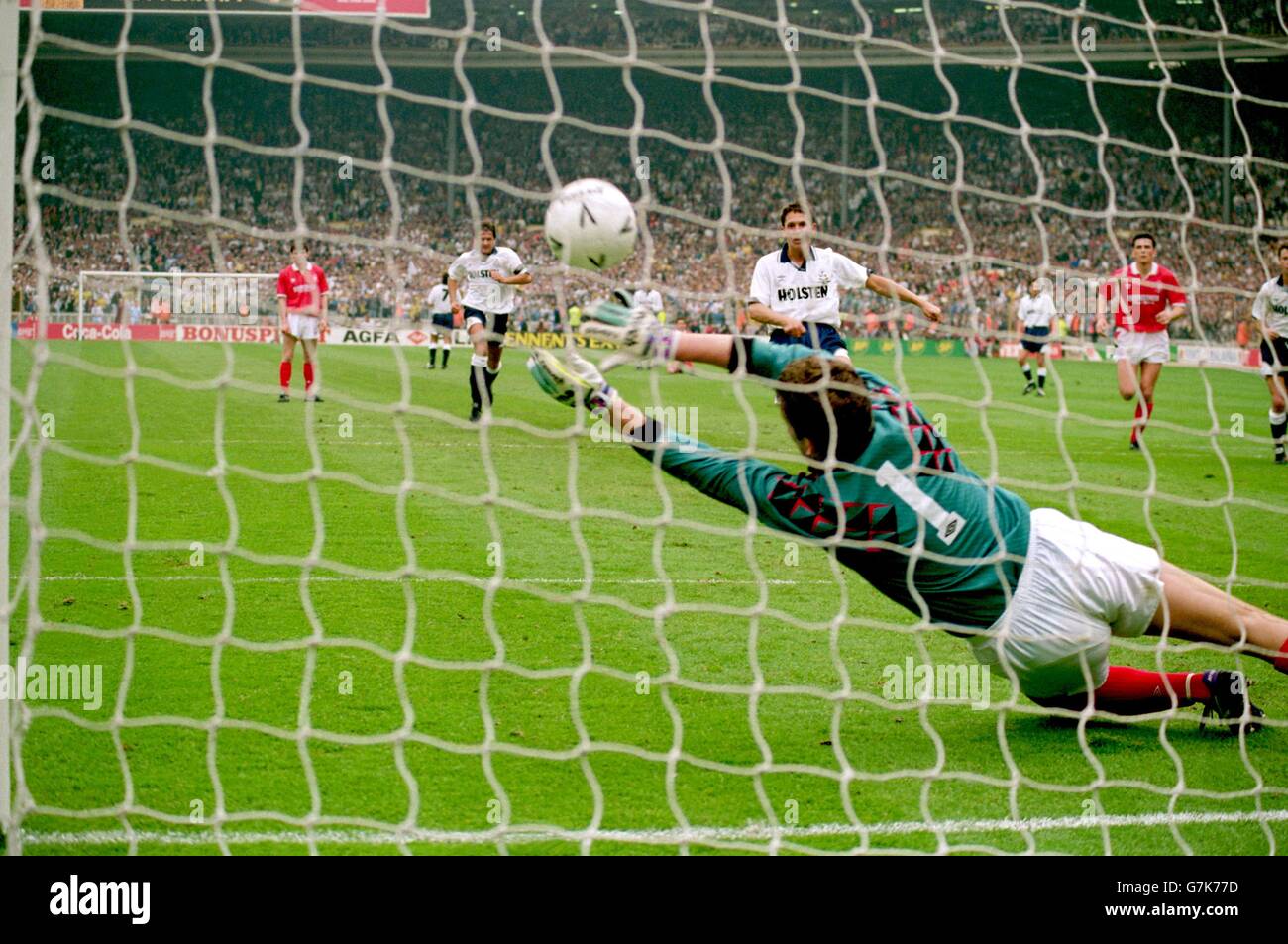 Mark crossley wembley hi-res stock photography and images - Alamy