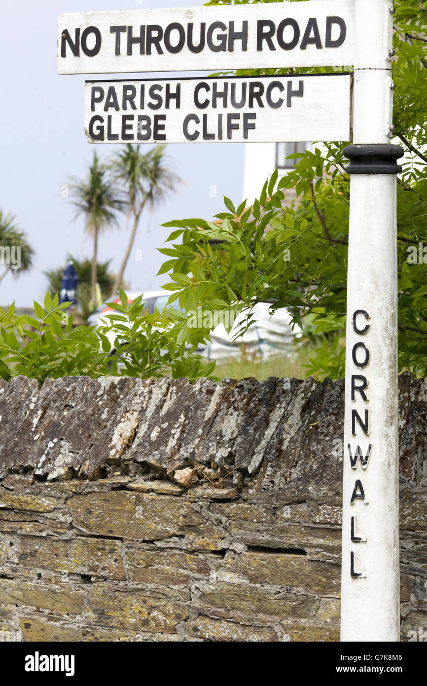 Cornwall road signs hi-res stock photography and images - Alamy