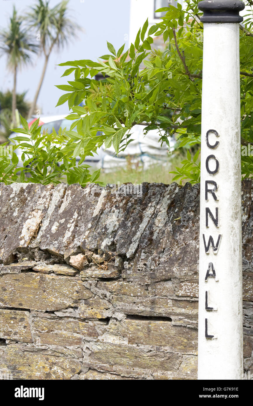 Cornwall road signs hi-res stock photography and images - Alamy