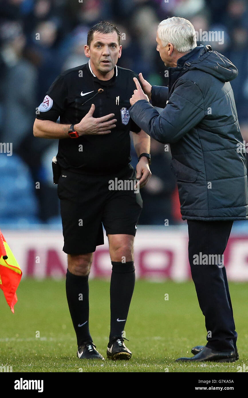 Football referee point full length hi-res stock photography and images ...