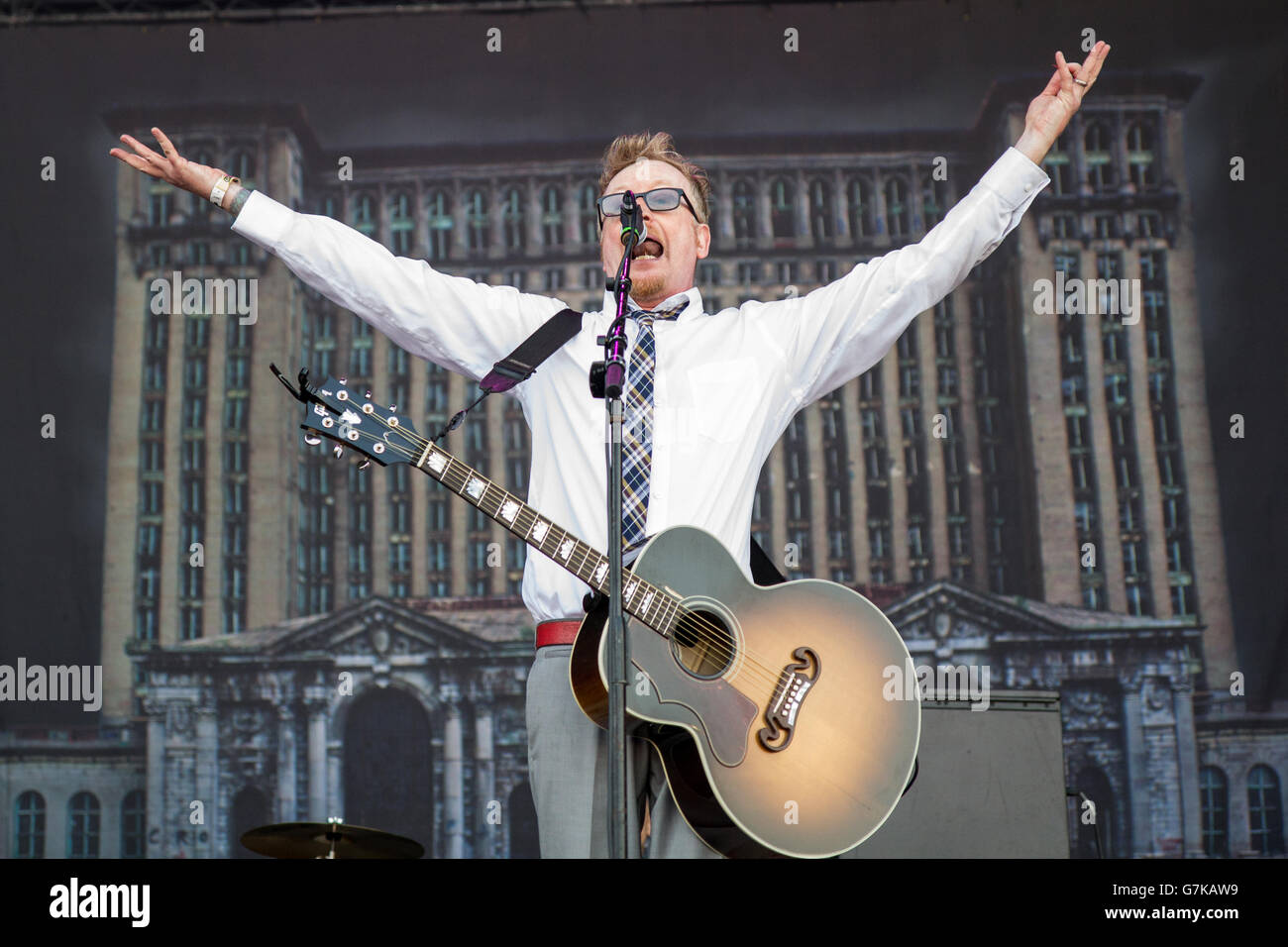 Flogging molly hi-res stock photography and images - Alamy