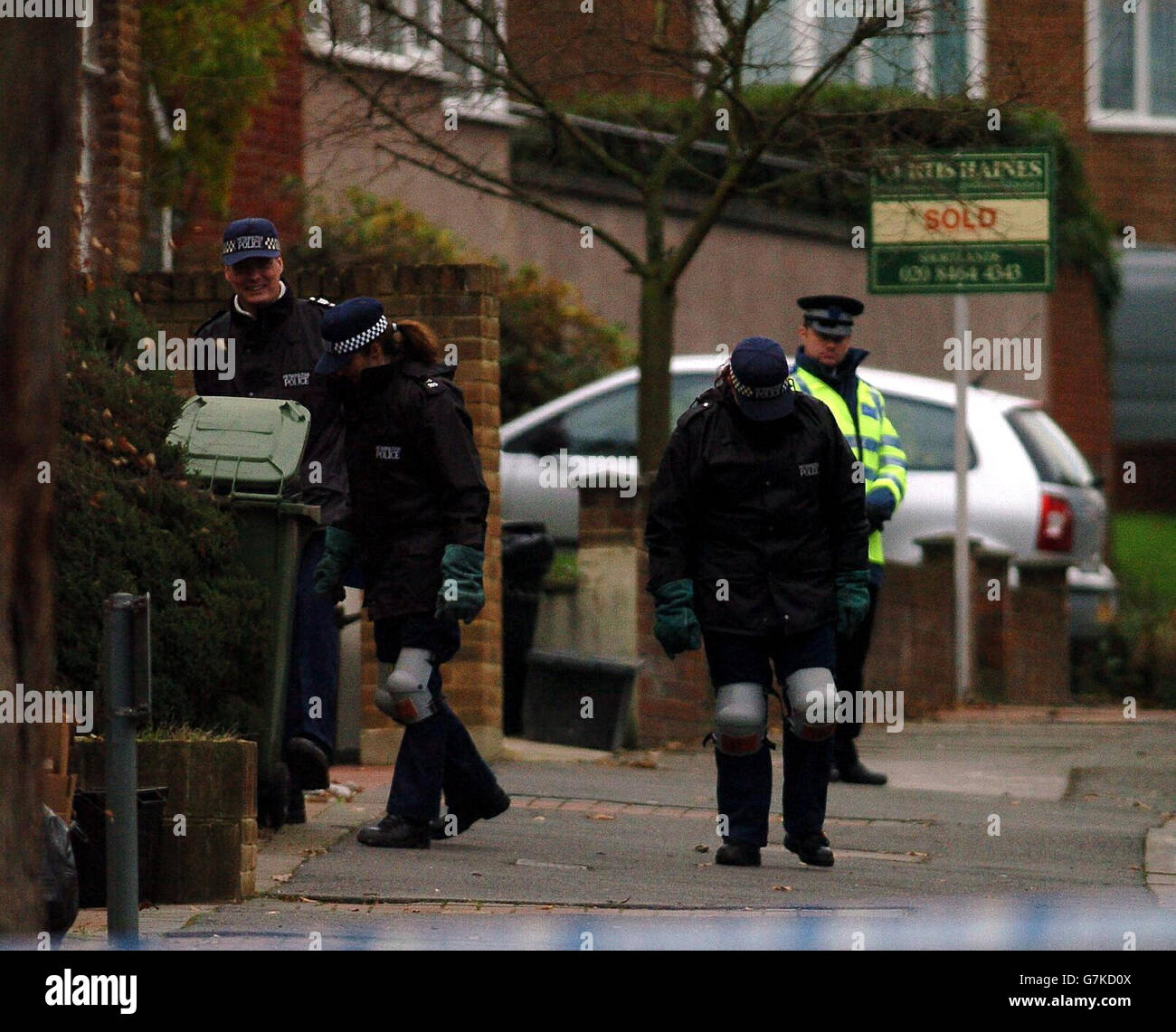 Police looking hi-res stock photography and images - Alamy