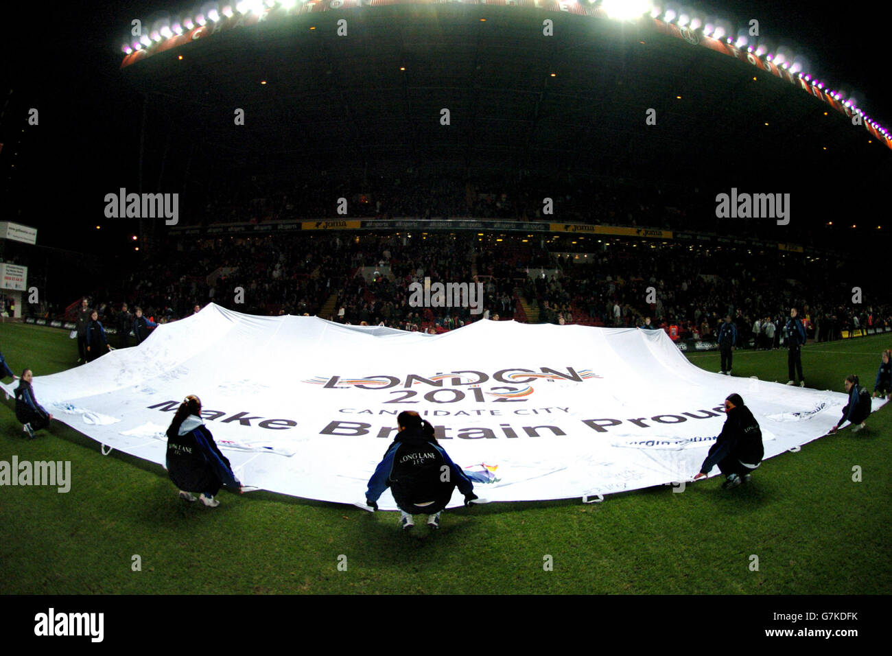 2012 london olympic britain soccer hi-res stock photography and images ...