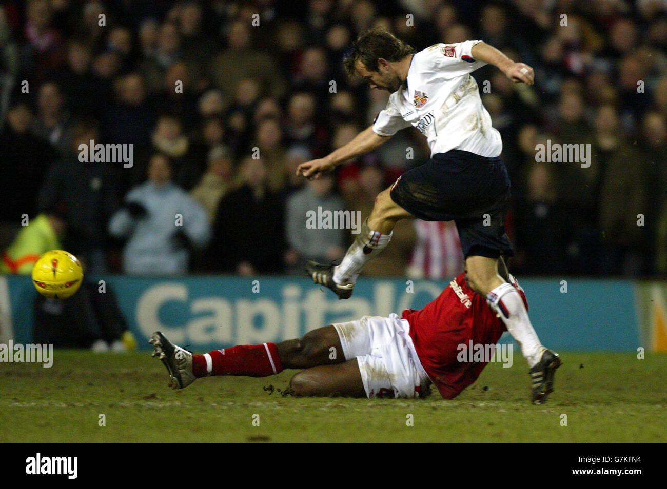 Scores sunderlands winning goal hi-res stock photography and images - Alamy