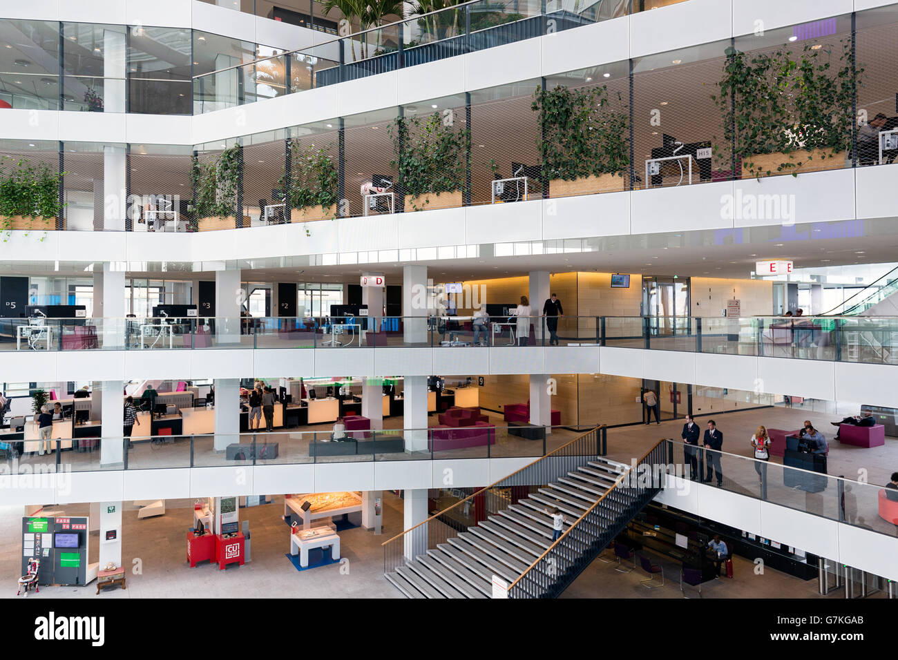 Building atrium reception hi-res stock photography and images - Alamy