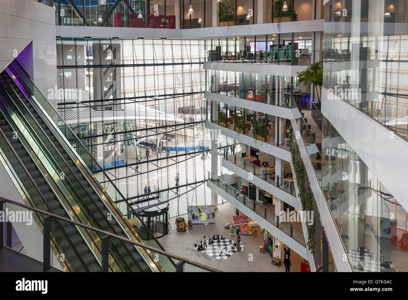 Modern building exterior lobby hall hi-res stock photography and images ...