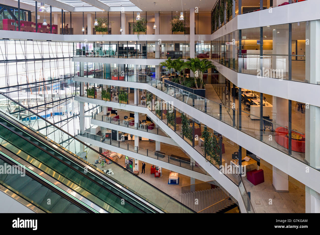 Building atrium reception hi-res stock photography and images - Alamy