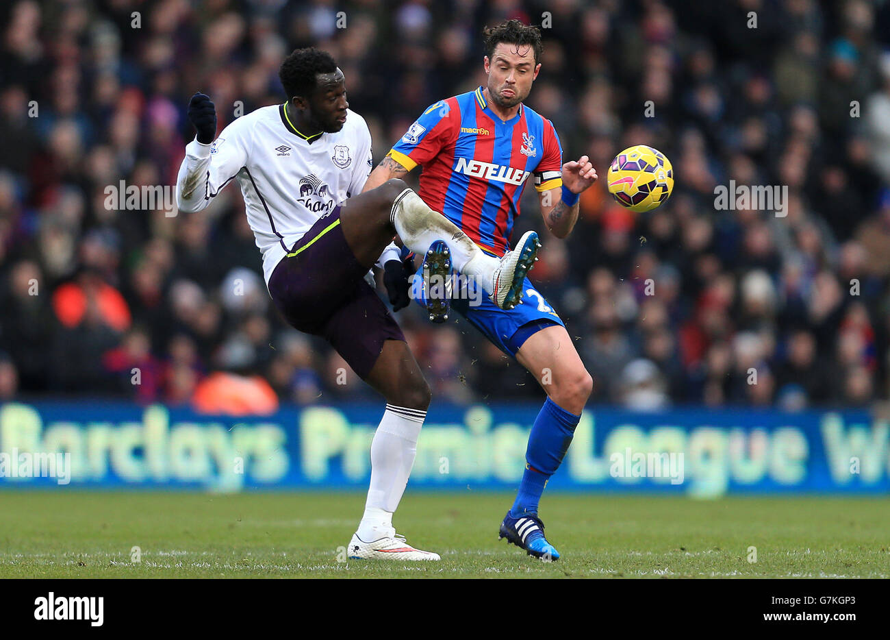 Everton's Romelu Lukaku and Crystal Palace's Damien Delaney compete for ...