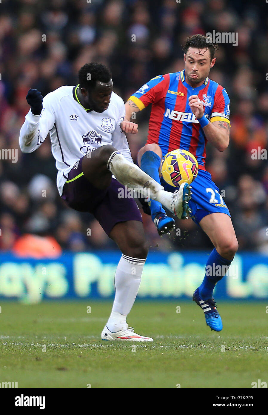 Everton's Romelu Lukaku and Crystal Palace's Damien Delaney compete for ...