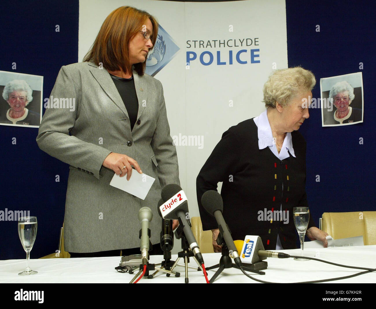 Great niece of peggy weir left with betty thomson niece hi-res stock ...