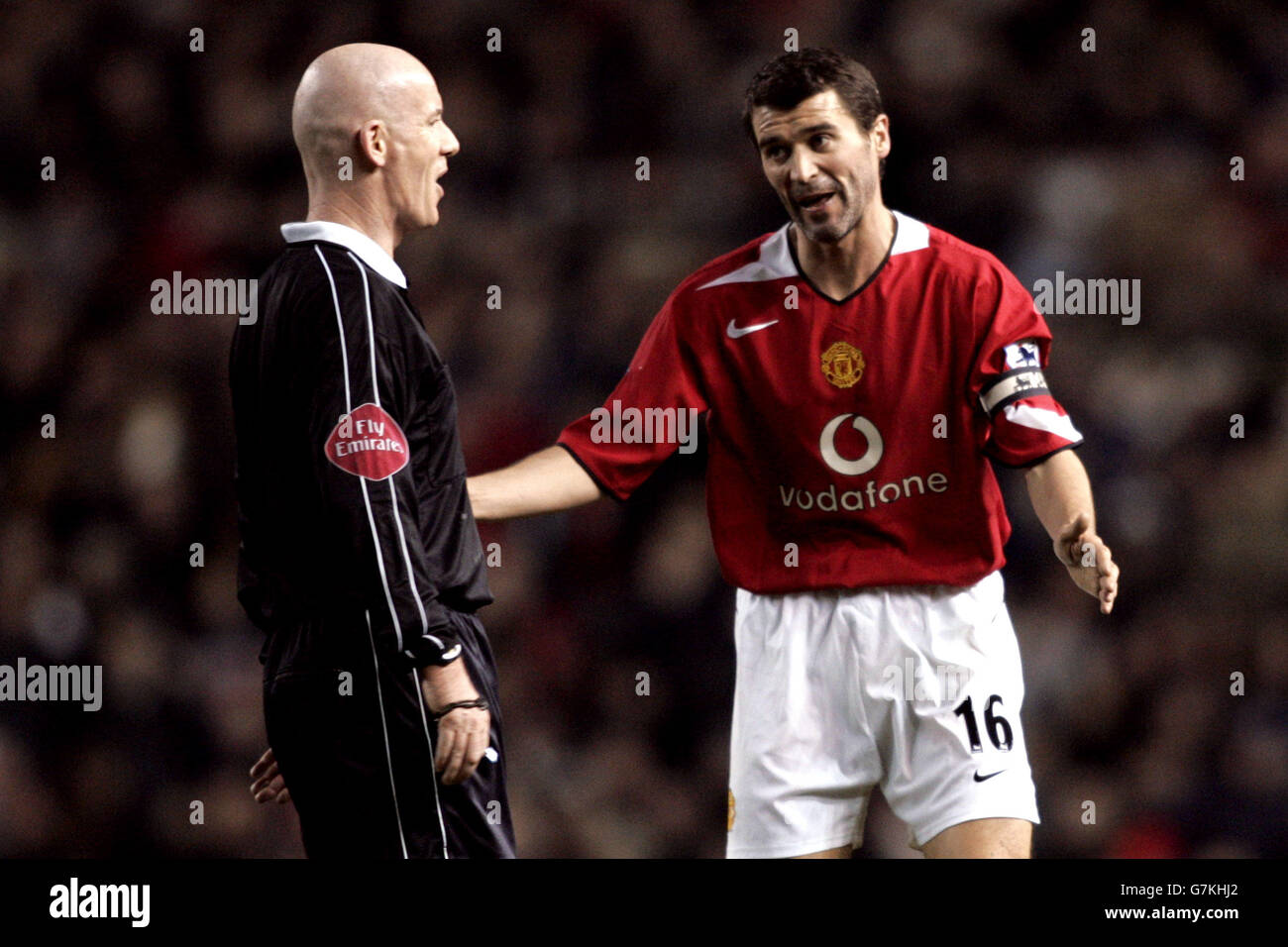 Manchester uniteds roy keane argues with referee dermot gallagher hi ...