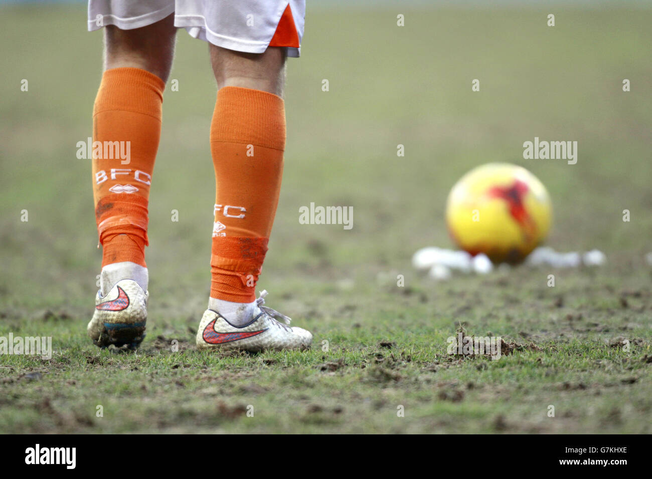 Waiting to take free kick hi-res stock photography and images - Alamy