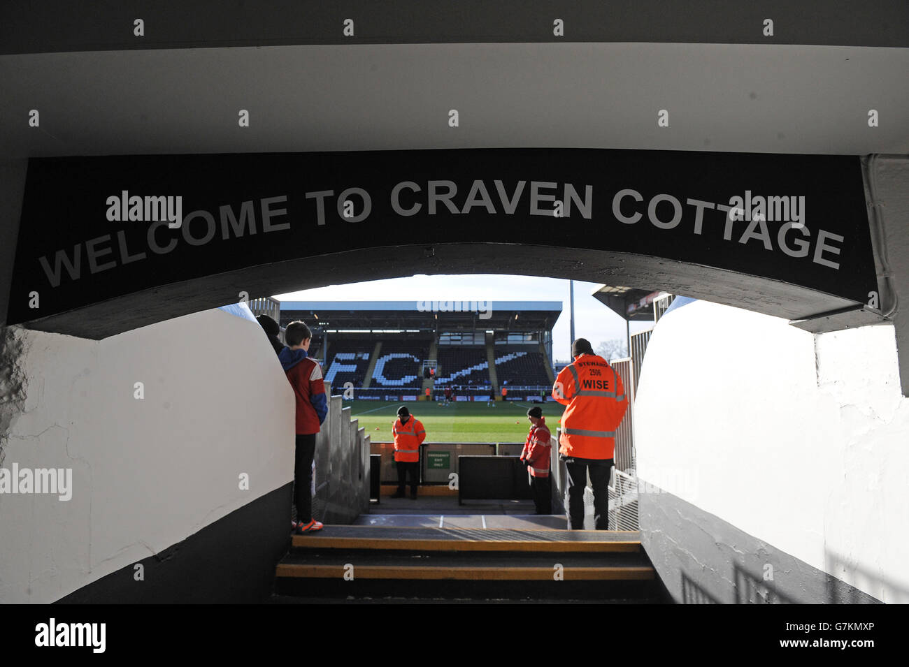 A general view of the 'Welcome to Craven Cottage' sign Stock Photo - Alamy