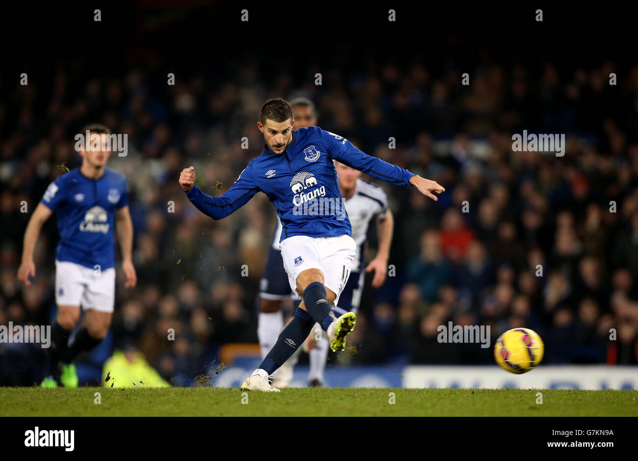 Penalty spot everton hi-res stock photography and images - Alamy