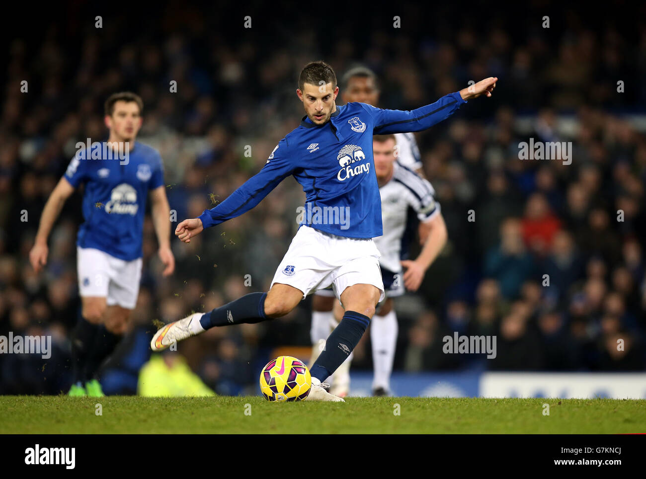 Penalty spot everton hi-res stock photography and images - Alamy