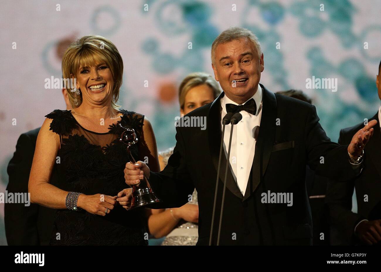 Ruth Langsford and Eamonn Holmes accept the Best Daytime Television ...