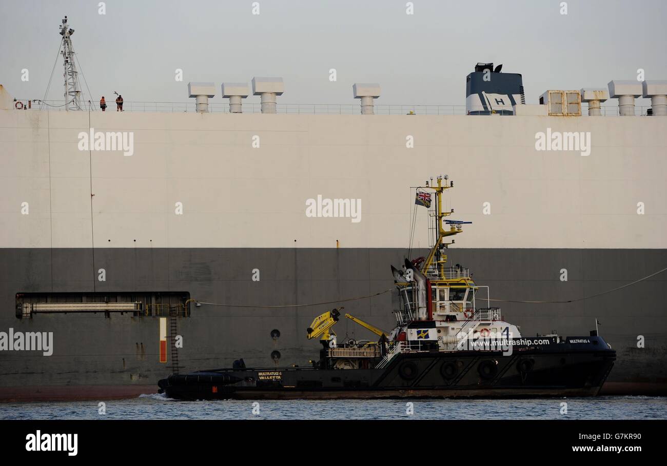 Solent ship grounding Stock Photo - Alamy