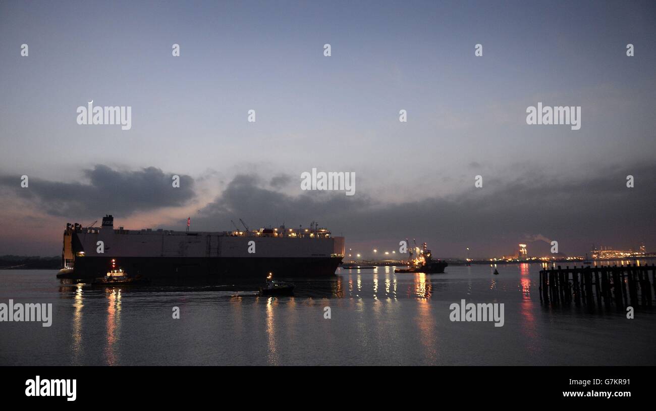 Solent ship grounding Stock Photo - Alamy