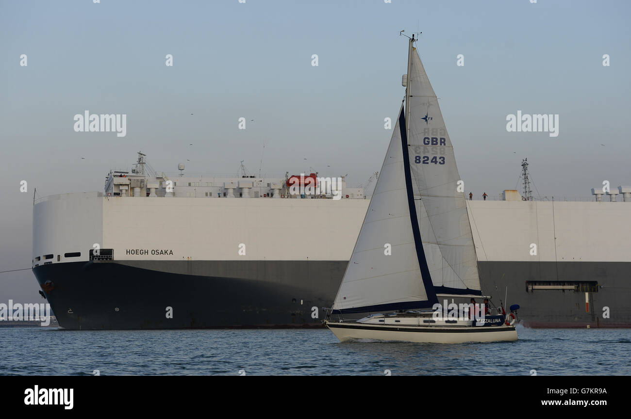 Solent ship grounding Stock Photo - Alamy