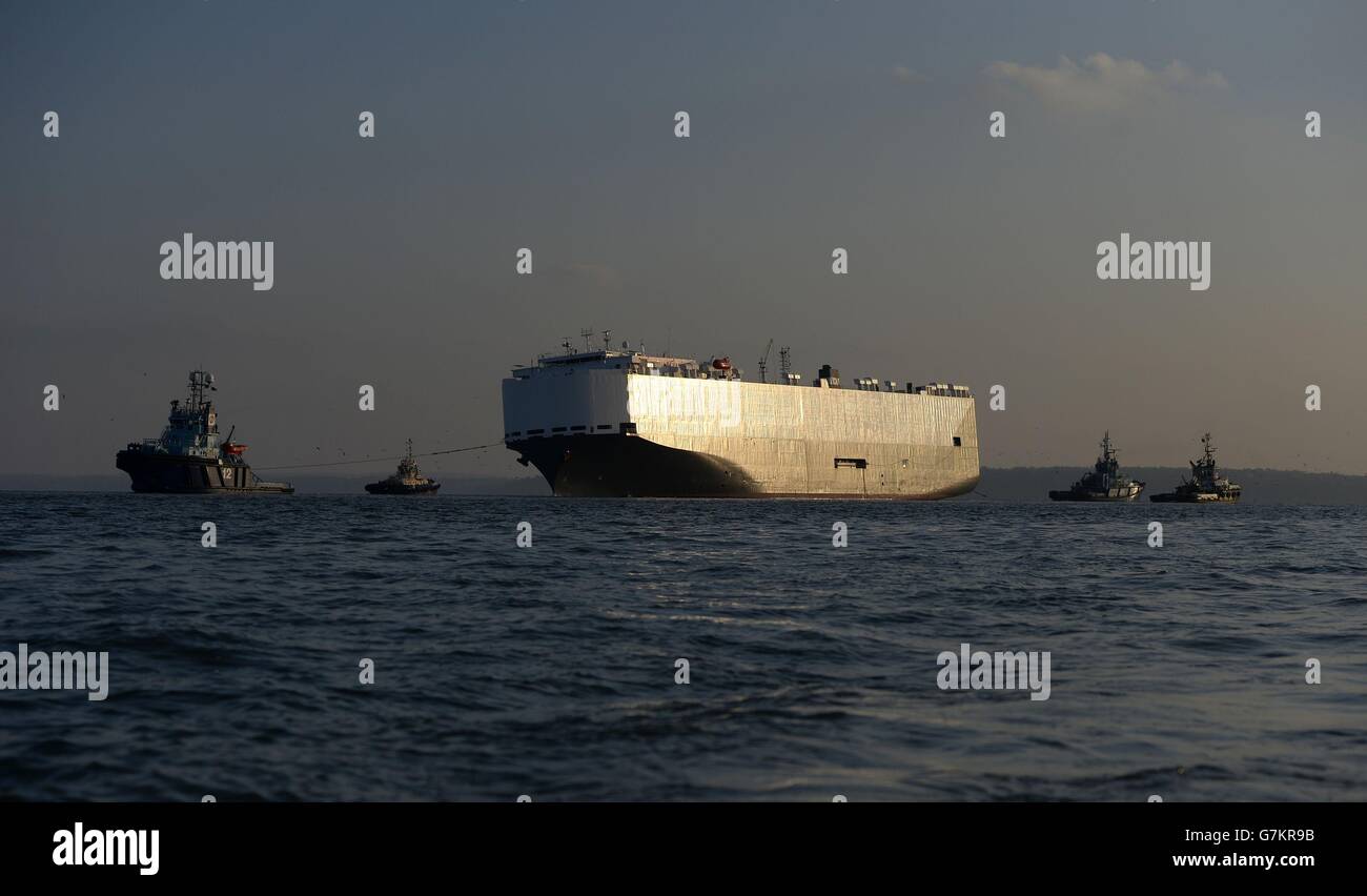 Solent ship grounding Stock Photo - Alamy