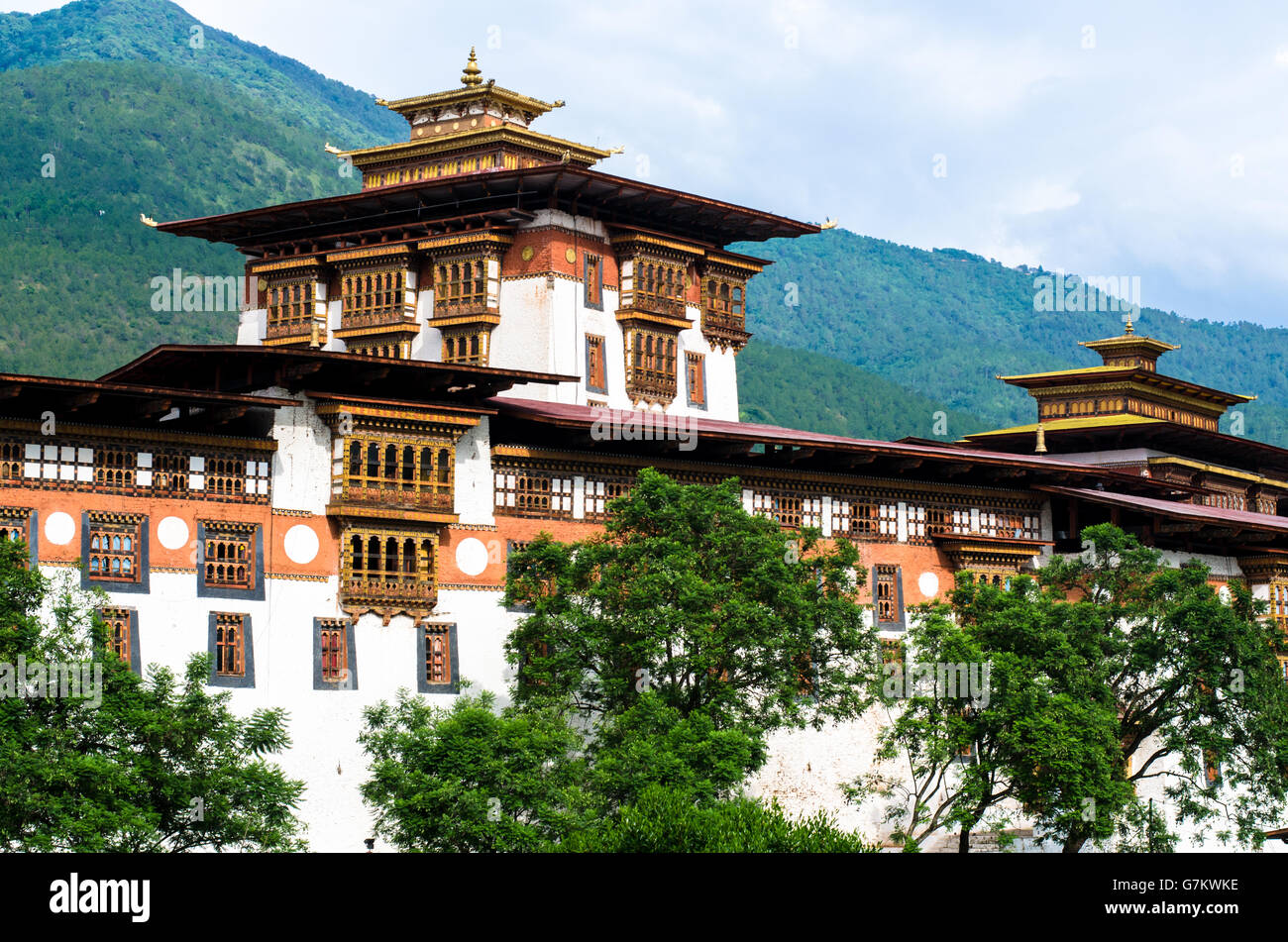 Bhutanese architecture and design hi-res stock photography and images ...
