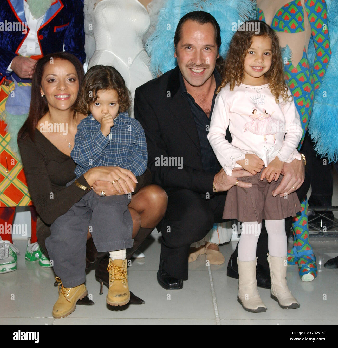 David seaman and his wife debbie with their kids hi-res stock ...