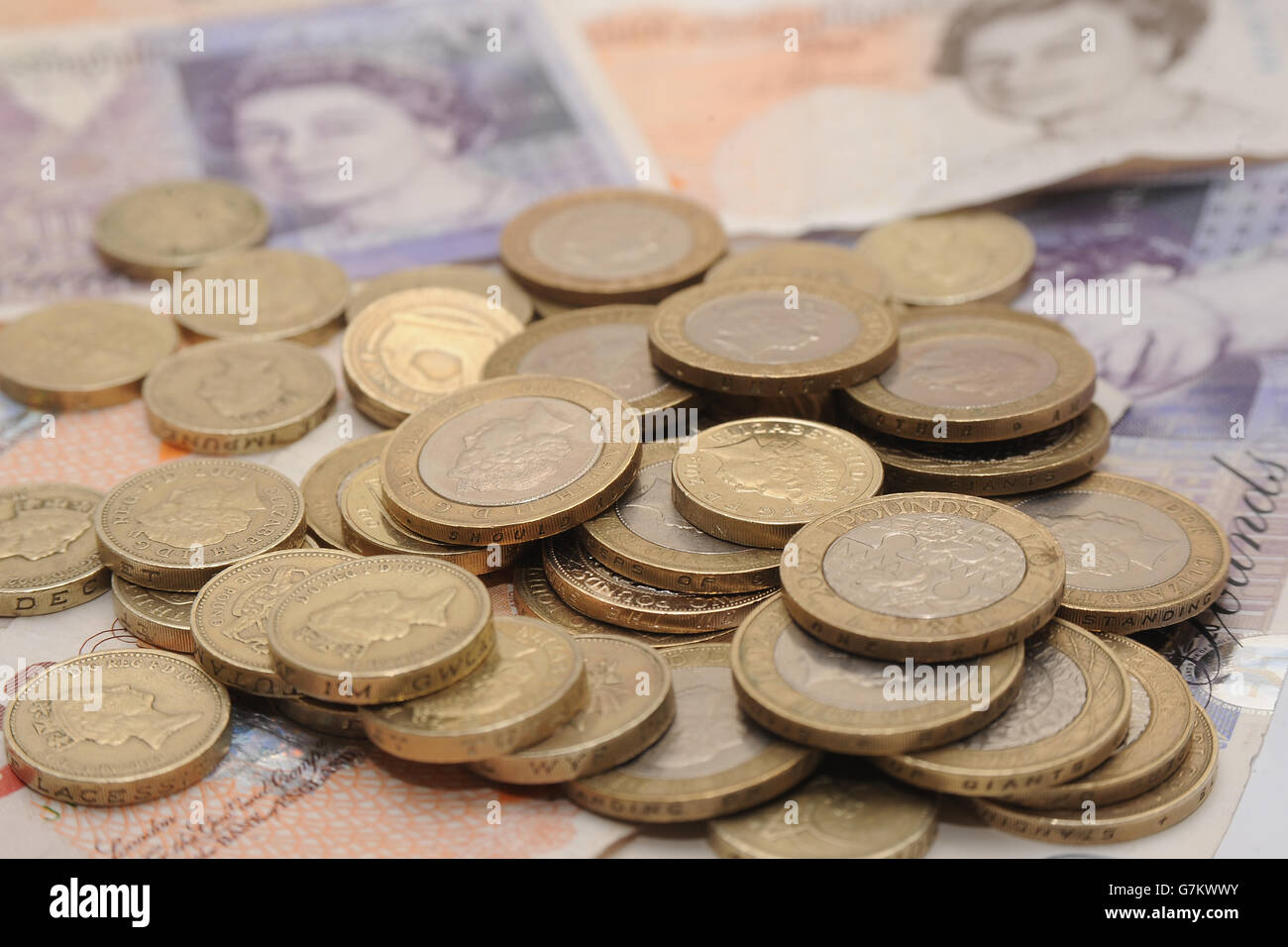 A selection of one pound coins, two pound coins and bank notes Stock ...