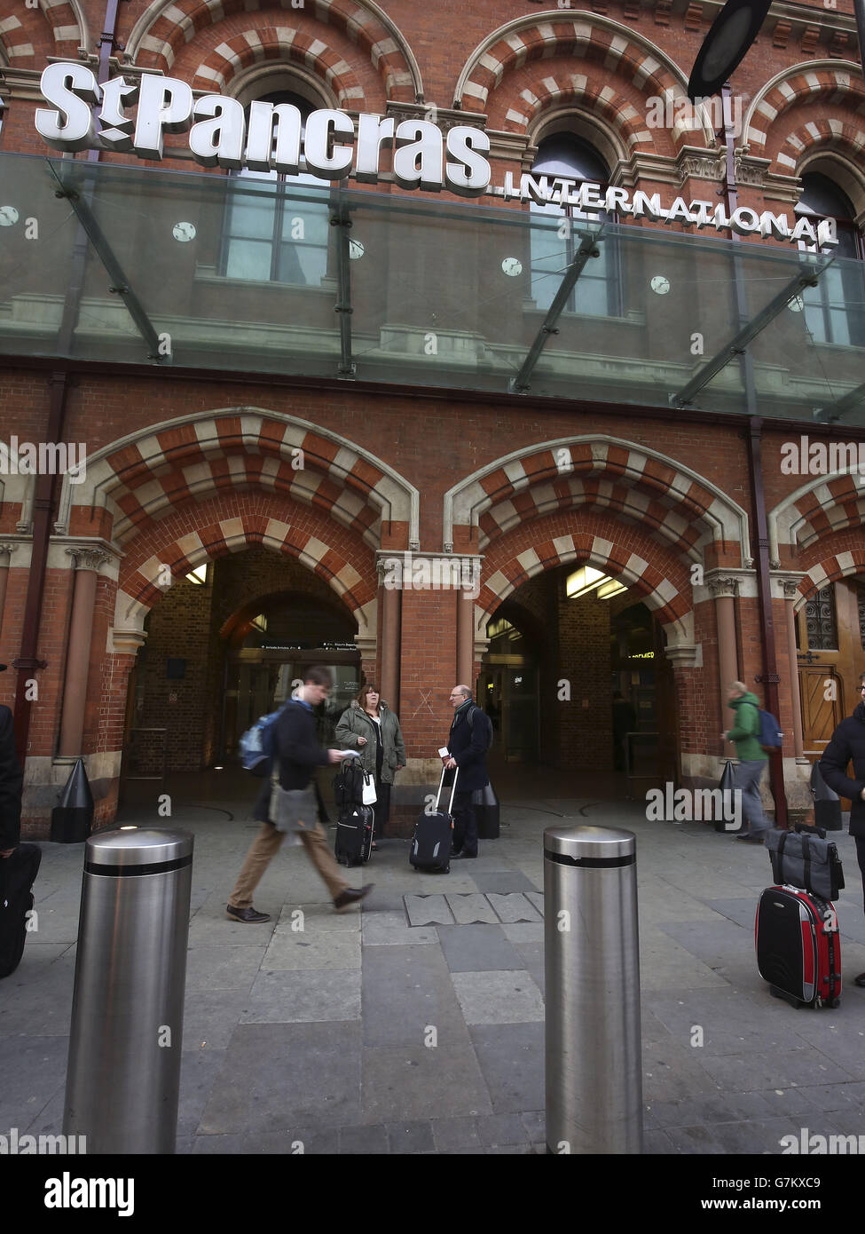 London train station stock Stock Photo - Alamy