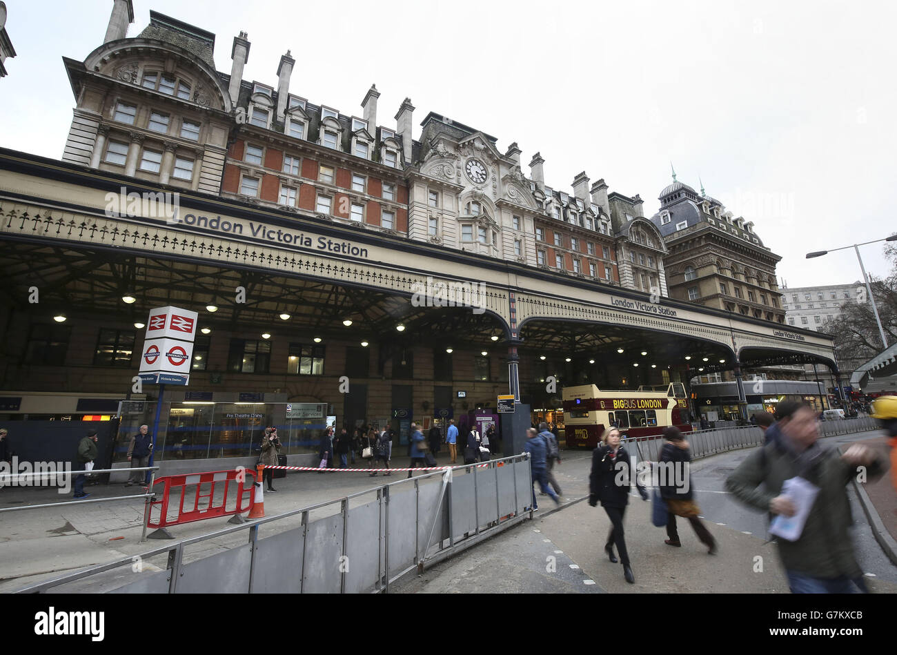 London train station stock Stock Photo - Alamy