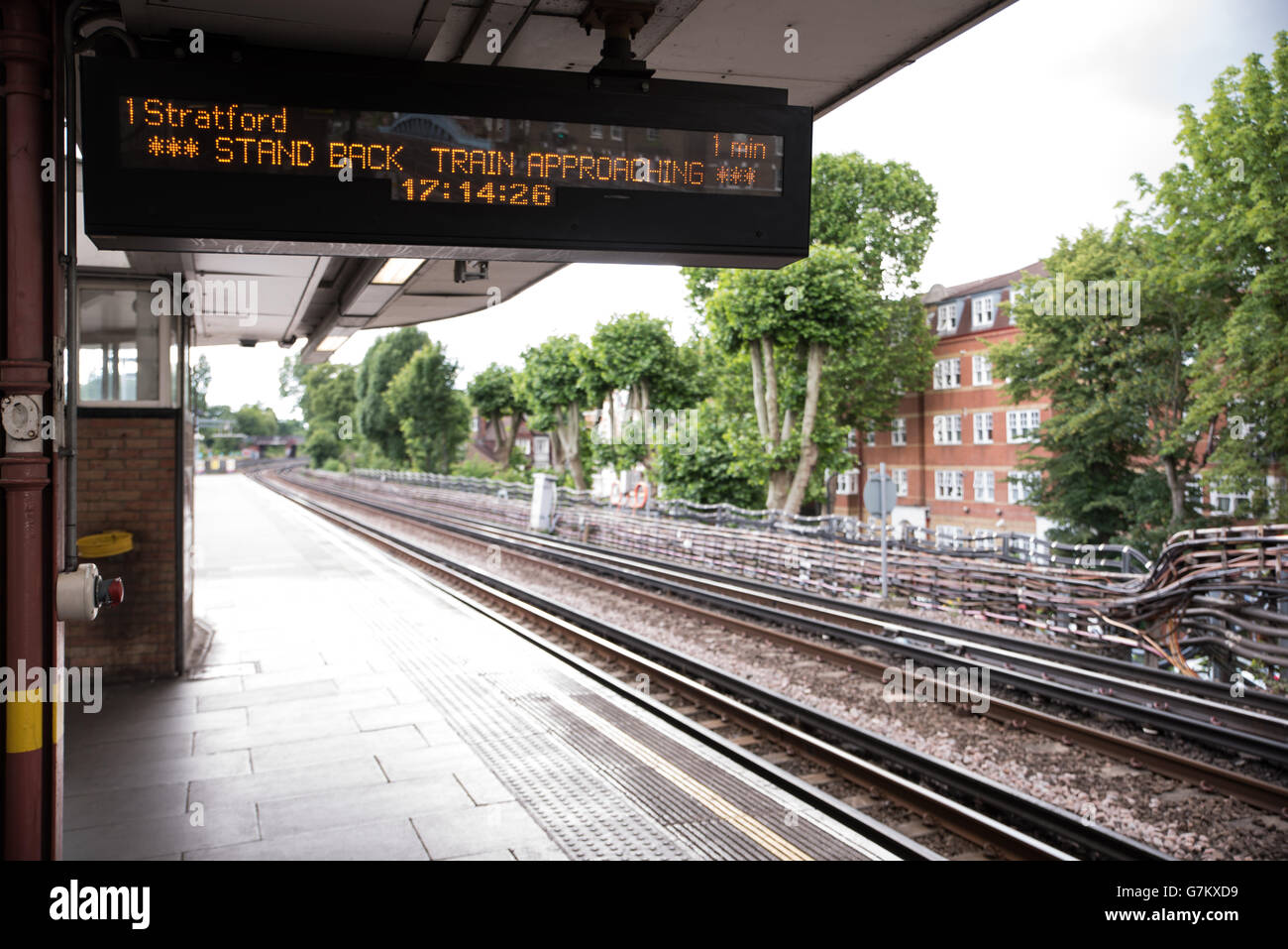 Kilburn high road london hi-res stock photography and images - Alamy
