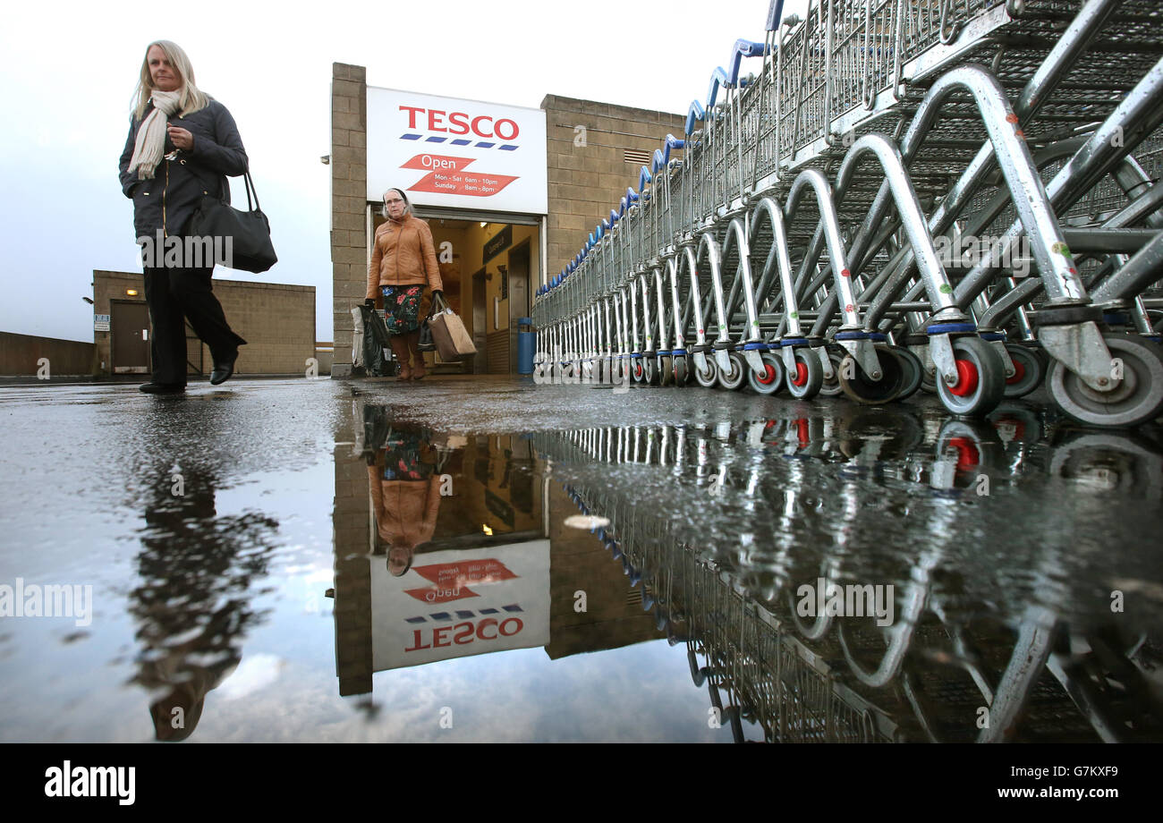 Tesco superstore in kirkcaldy hi-res stock photography and images - Alamy