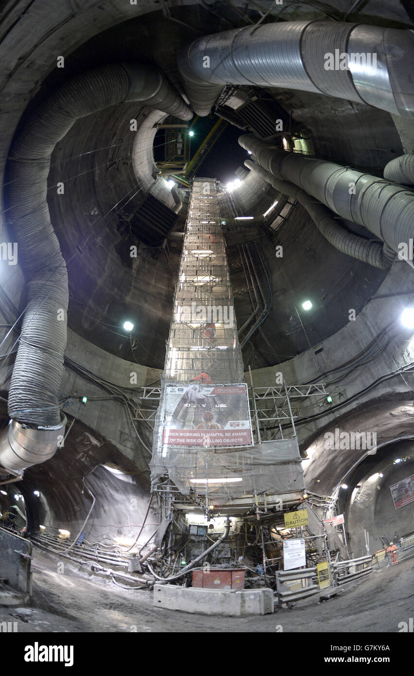London crossrail dig hi-res stock photography and images - Alamy