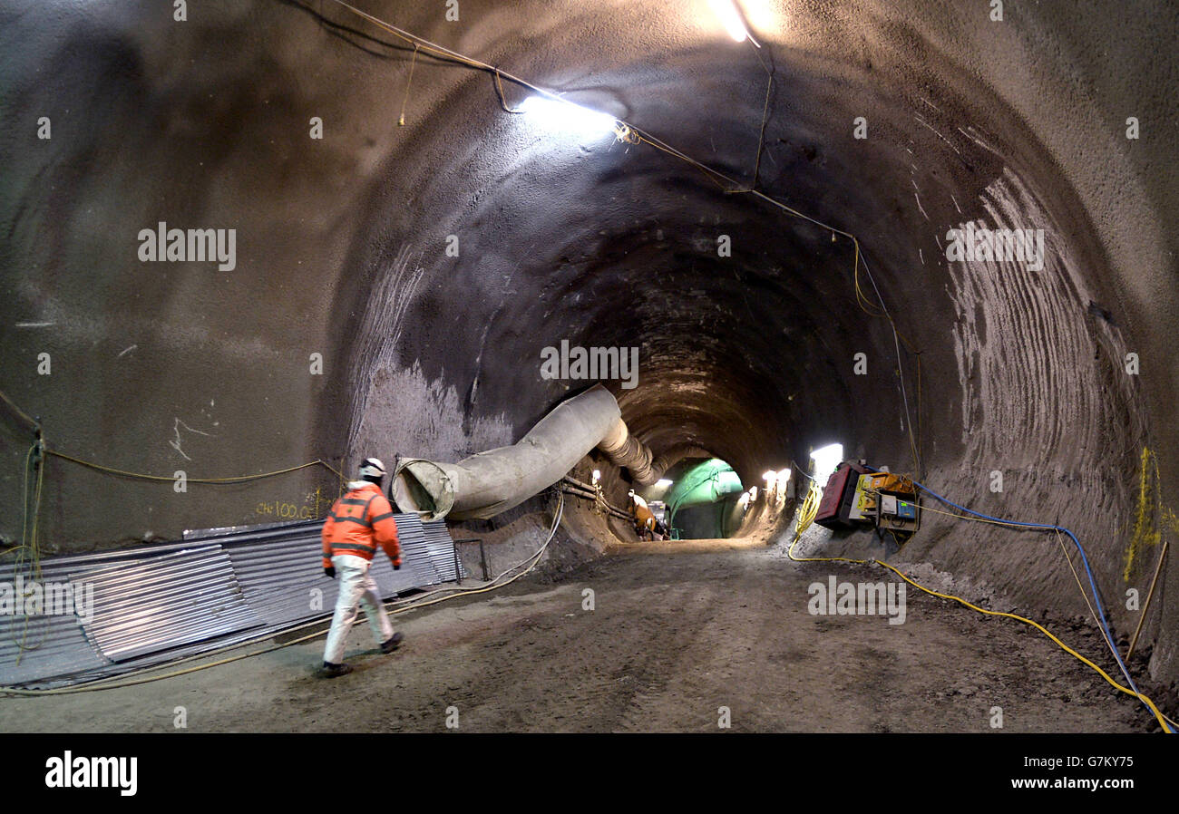 London crossrail dig hi-res stock photography and images - Alamy