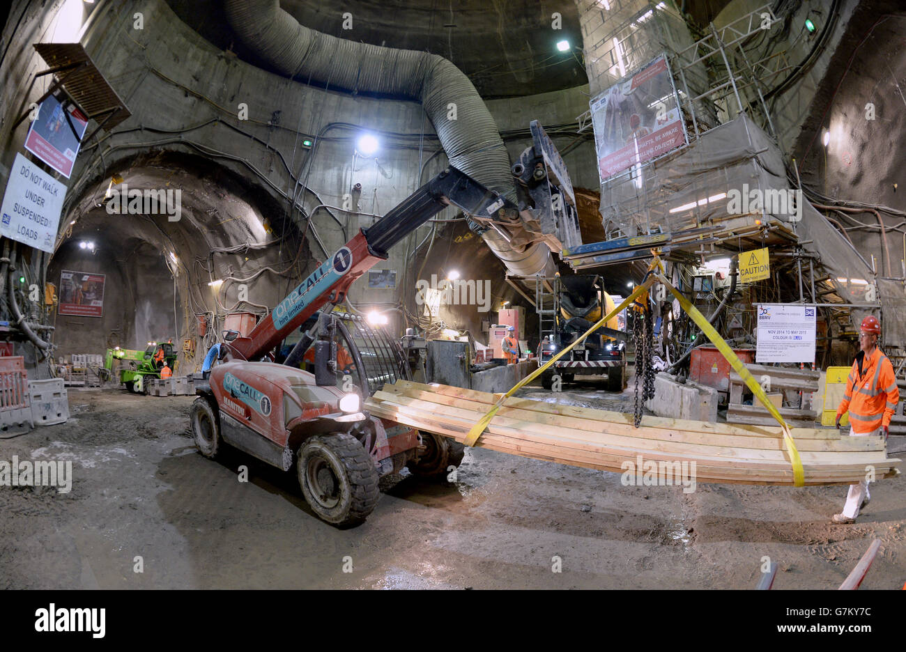 London crossrail dig hi-res stock photography and images - Alamy