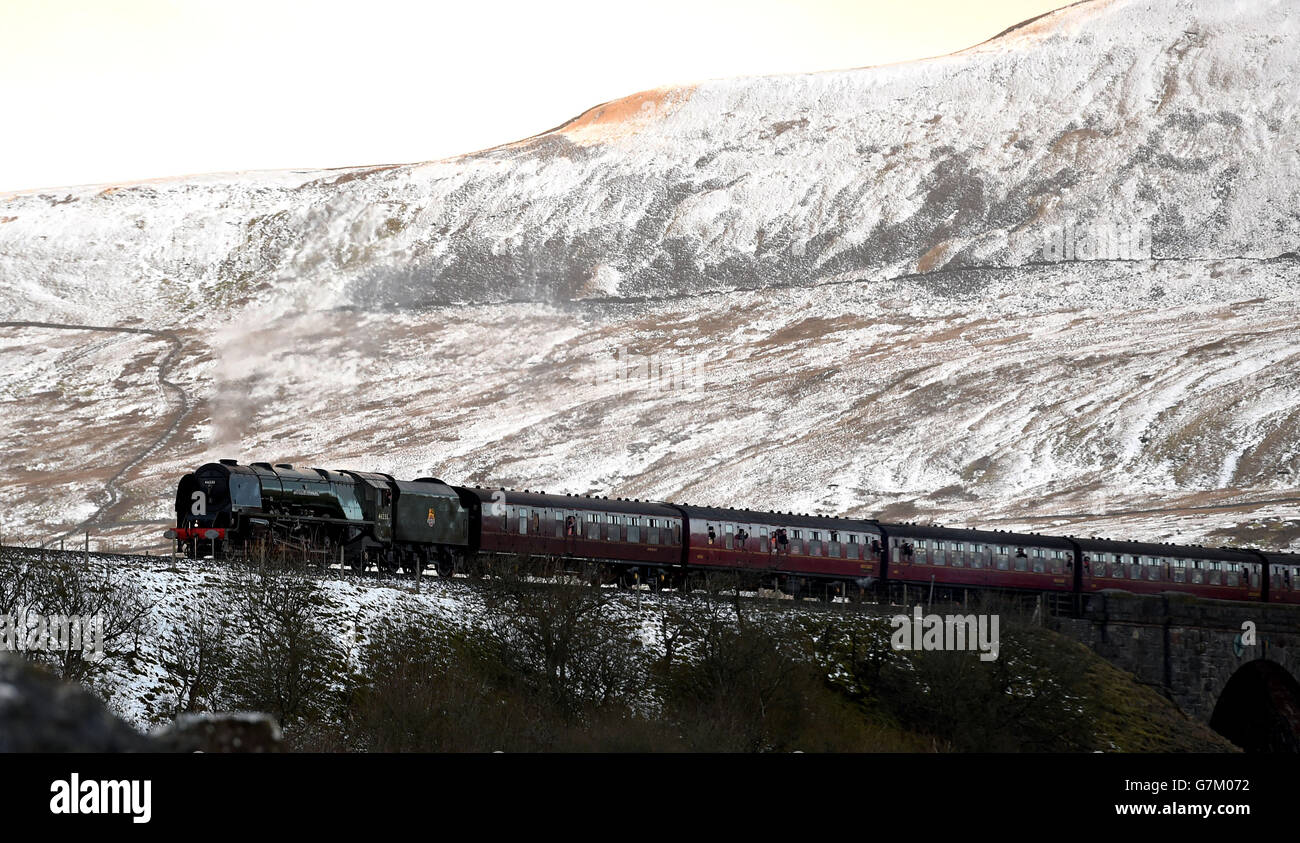 Duchess of sutherland 6233 steam train hi-res stock photography and ...