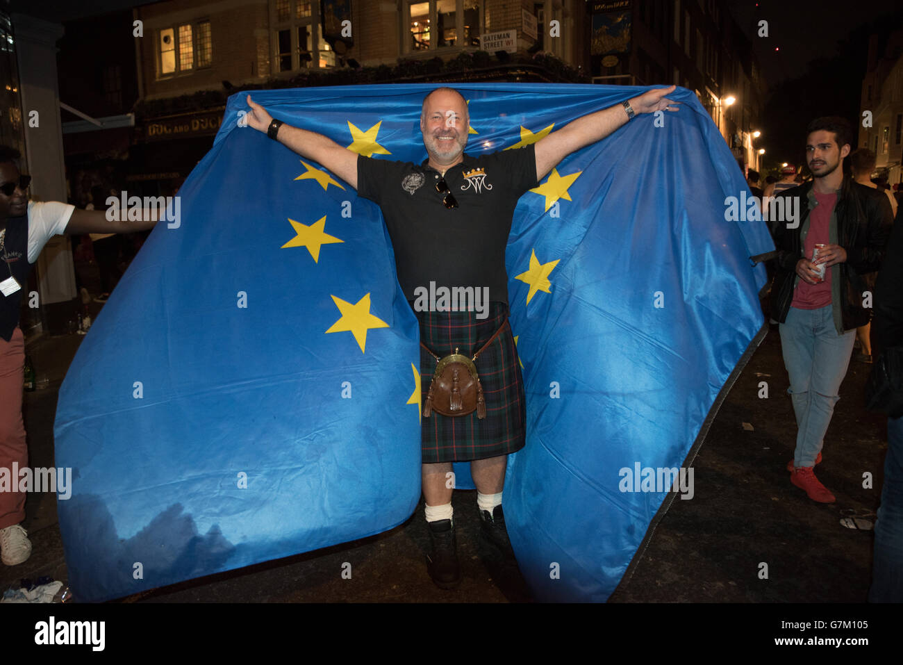Scottish man in kilt holding hi-res stock photography and images - Alamy