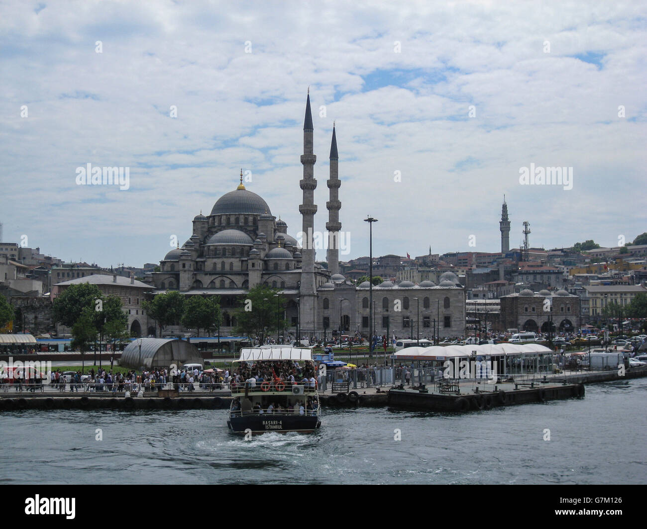 New Mosque Istanbul Turkey Ferry Terminal Stock Photo - Alamy